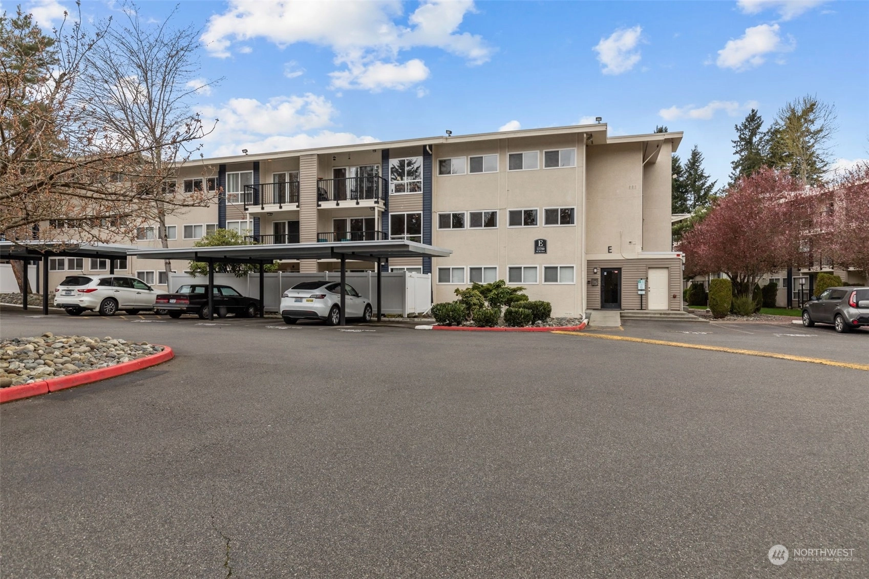 Hidden Creek - Condos For Sale at Hidden Creek in Bellevue, WA | Wicklund